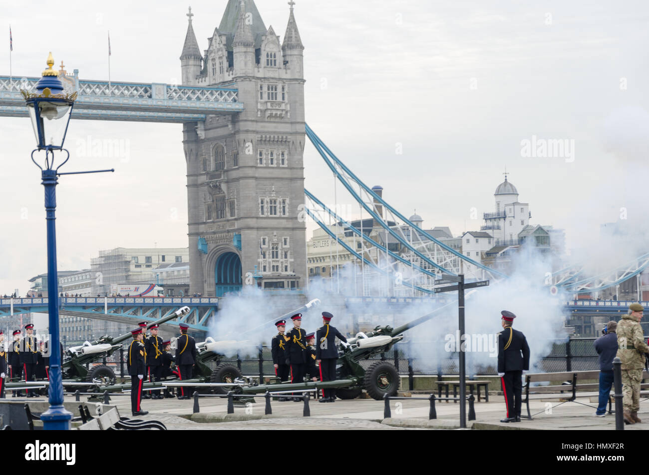 The royal salute fired tower london hi-res stock photography and images ...