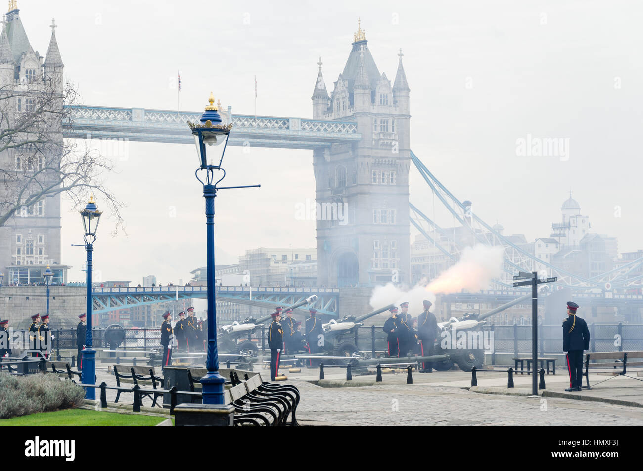 Gun salute tower of london jubilee hi-res stock photography and images ...