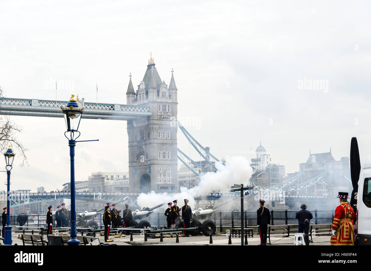 Queen elizabeth sapphire jubilee 2017 hi-res stock photography and ...