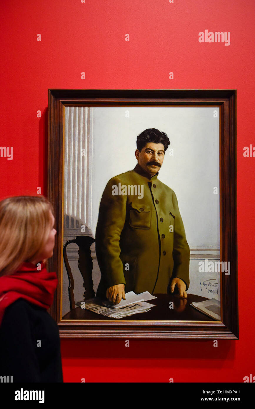 Joseph stalin portrait painting hi-res stock photography and images - Alamy