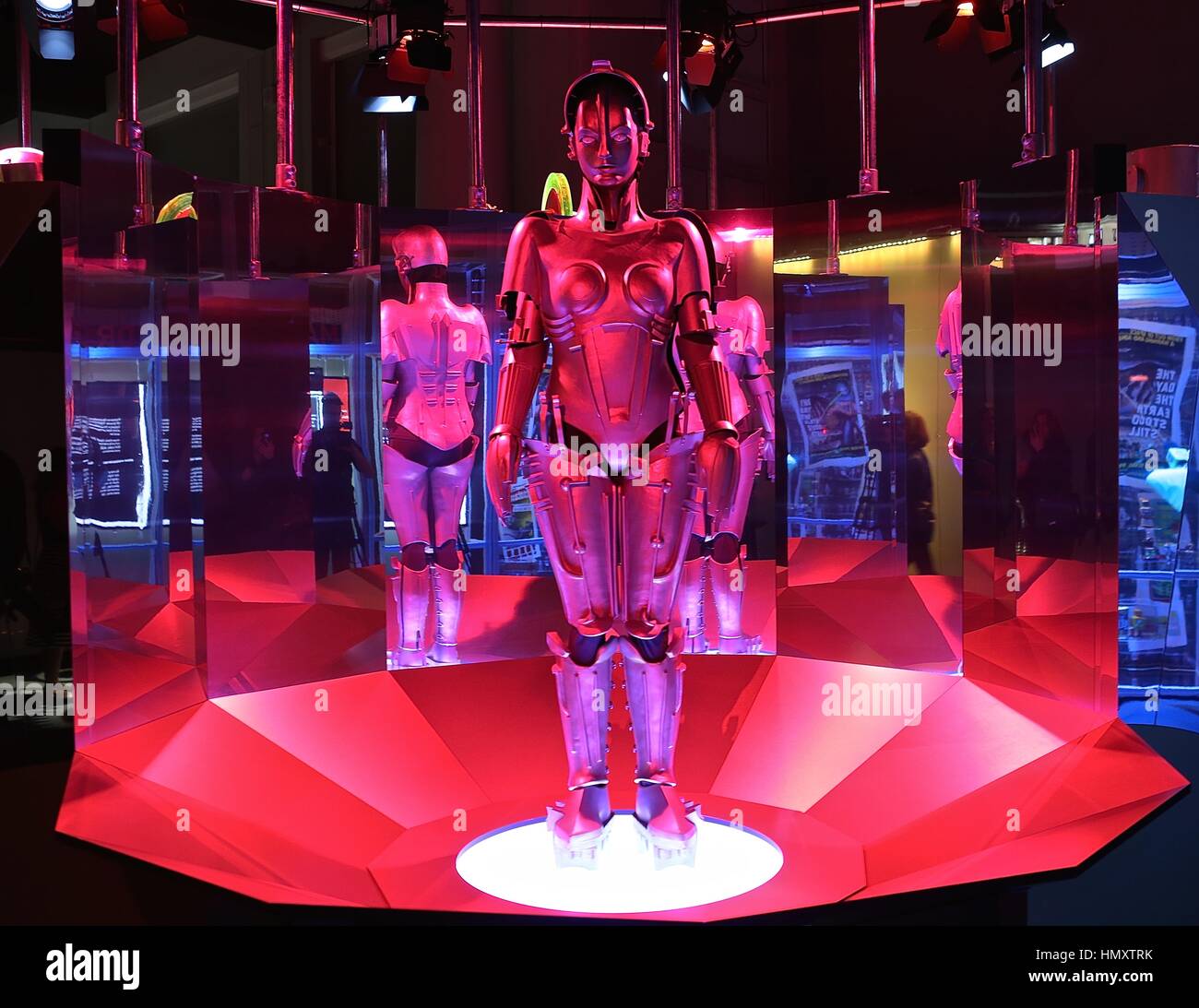 Robots At Science Museum Stock Photo Alamy robots-at-science-museum-stock-photo-alamy