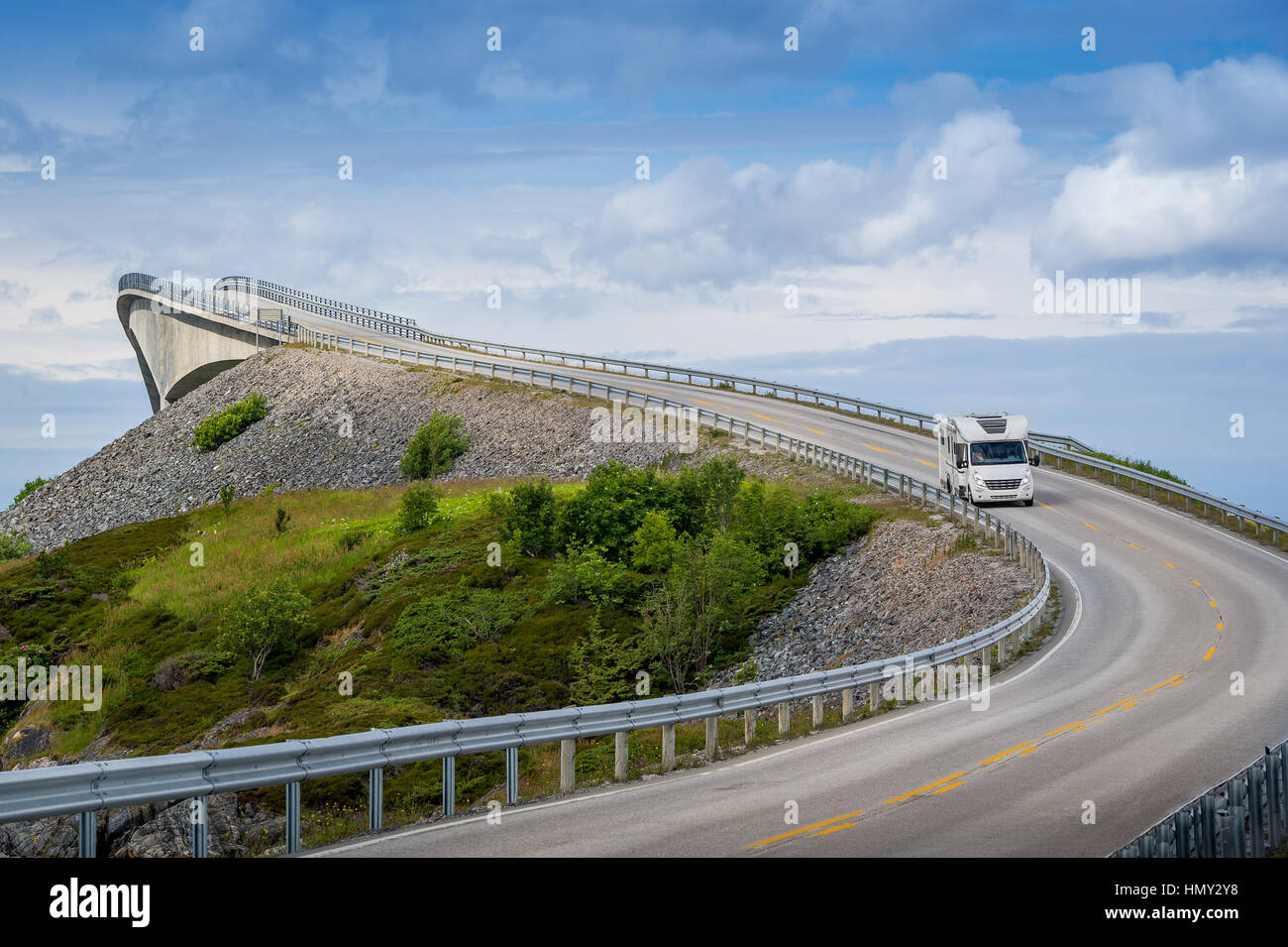 Curved bridge hi-res stock photography and images - Alamy