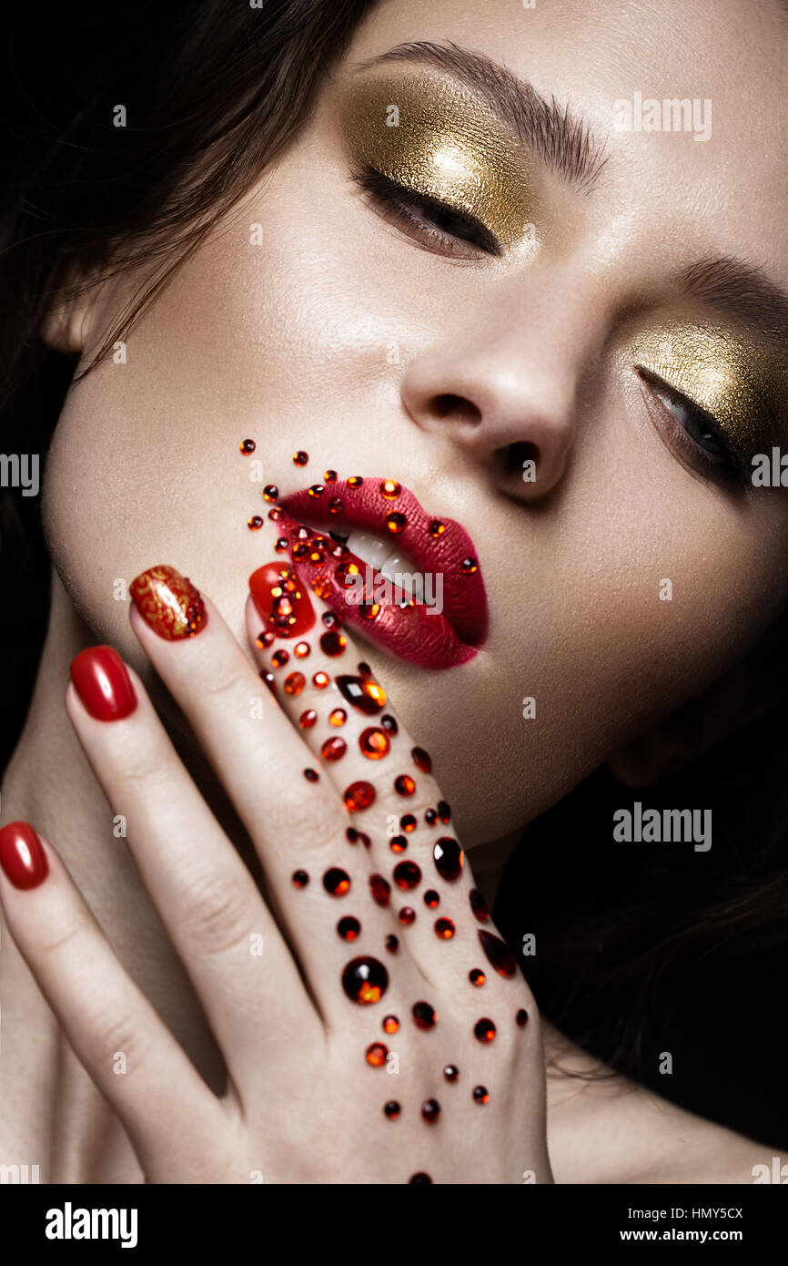 Red lips and nails hi-res stock photography and images - Alamy