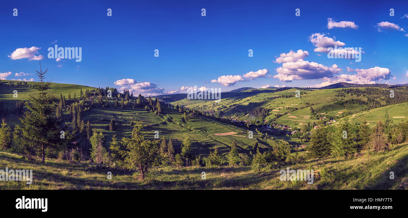 A view of the verdant mountain valley Stock Photo - Alamy