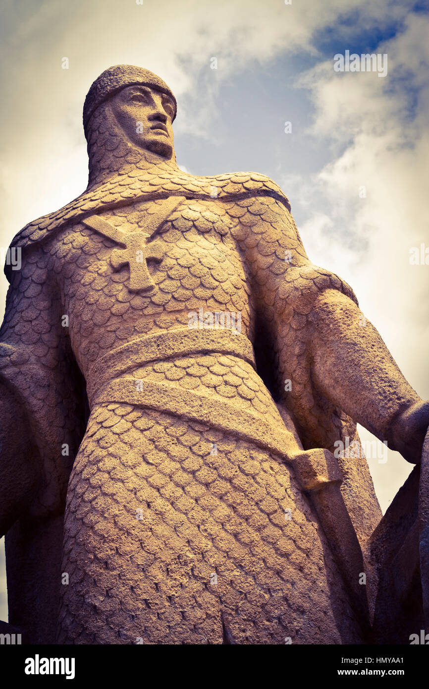 Crusader statue hi-res stock photography and images - Alamy