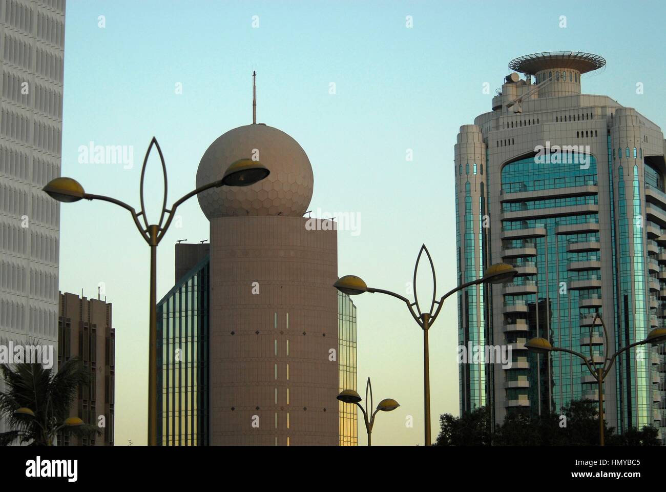 Dubai grows each minute. Beautiful buildings are built every minute ...