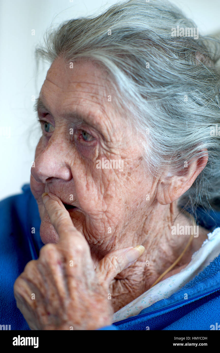 Elderly woman suffering from dementia hi-res stock photography and ...
