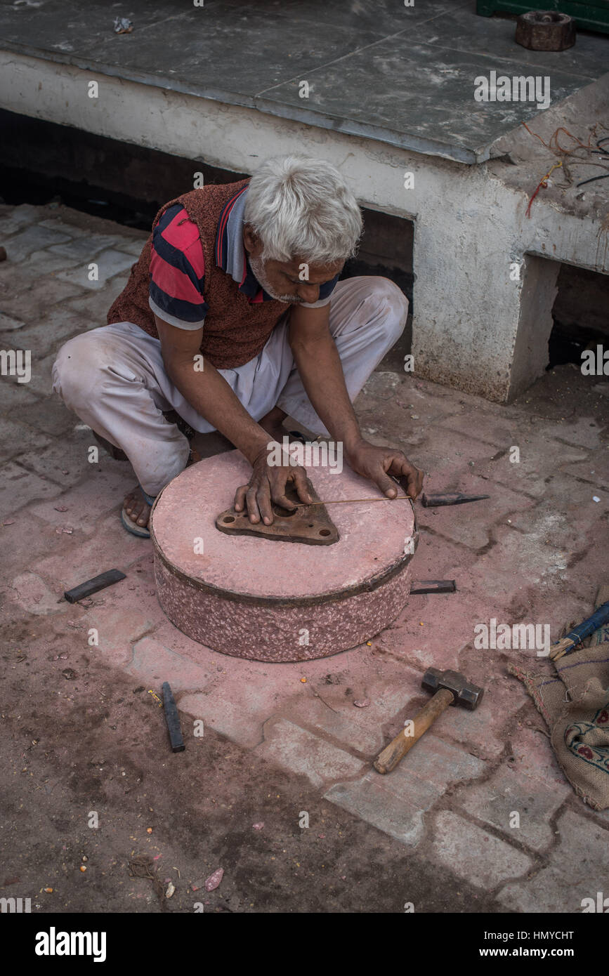 Indian carver hi-res stock photography and images - Alamy