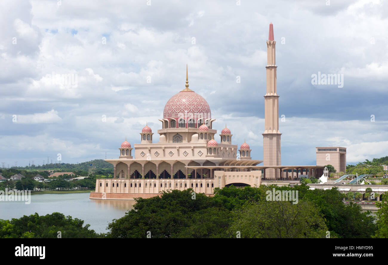 Putra Mosque and lake, Putrajaya, Malaysia Stock Photo - Alamy