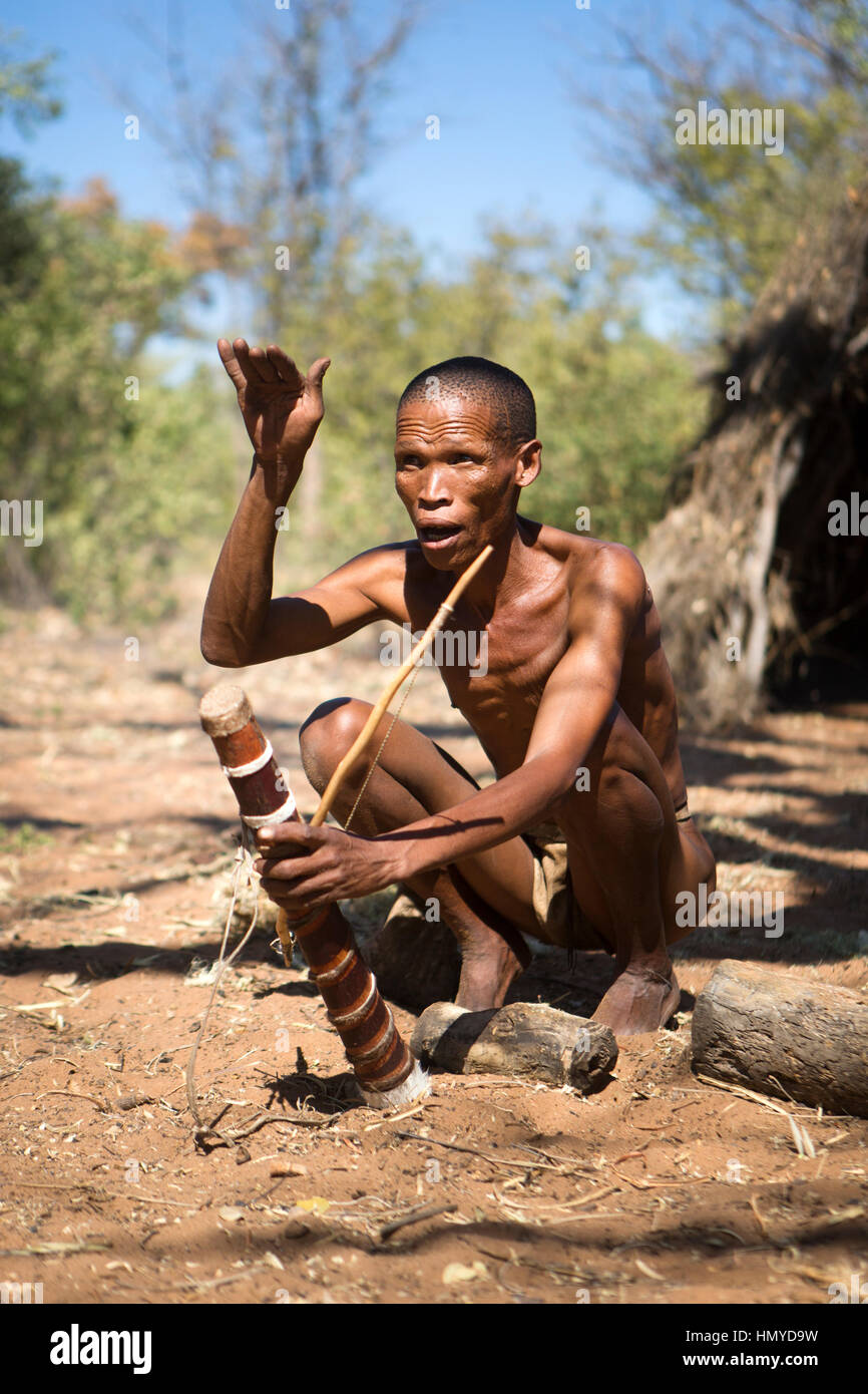 San Bushman telling a story Stock Photo - Alamy