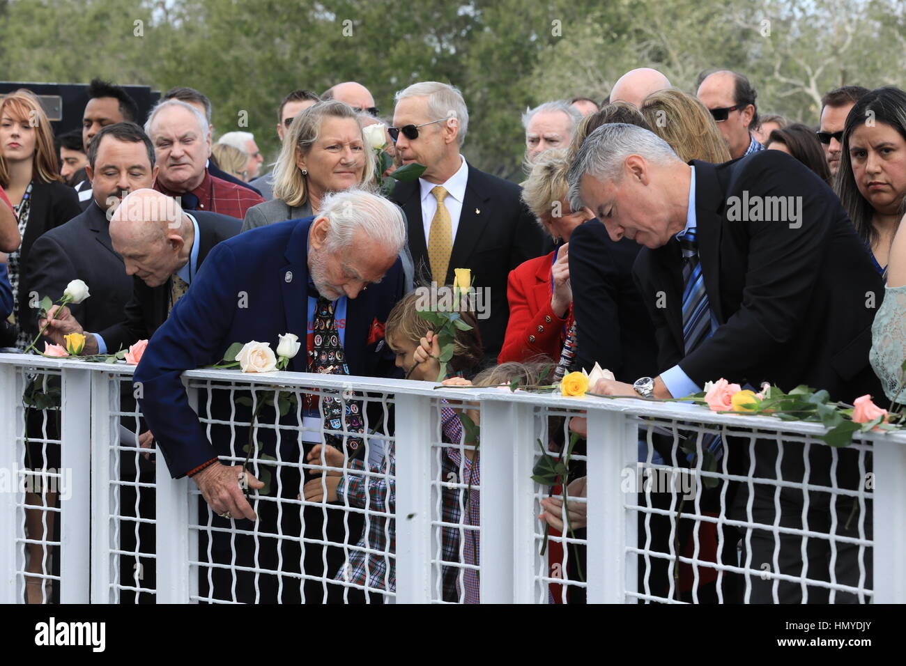 Flowers left in center hi-res stock photography and images - Alamy