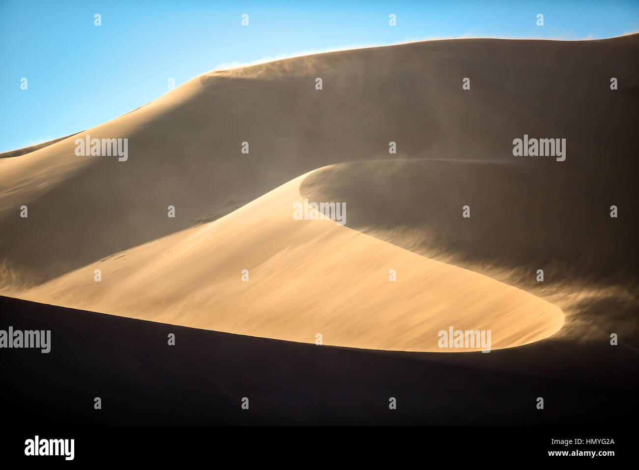 Sand blowing off a sand dune Stock Photo - Alamy