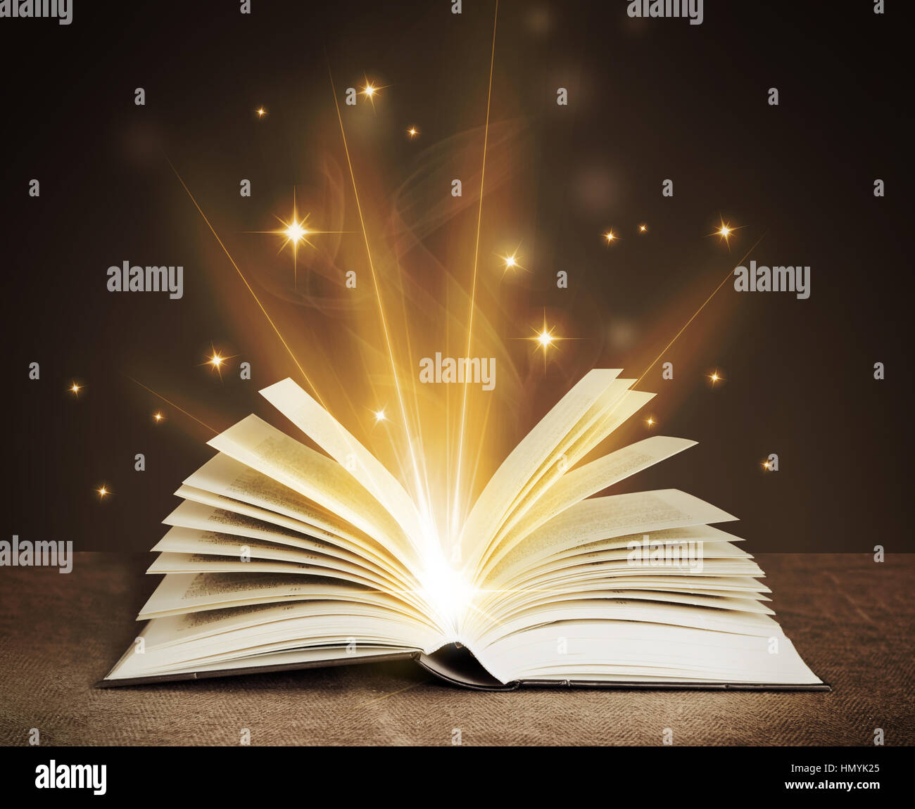 Fairy tale book open hi-res stock photography and images - Alamy