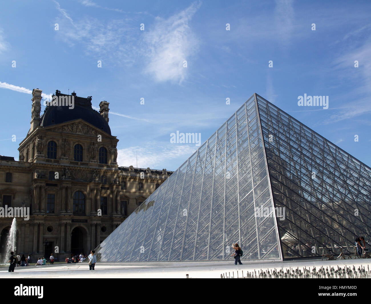 Pavillon Denon and pyramid at Louvre Art Gallery, Paris, France Stock ...