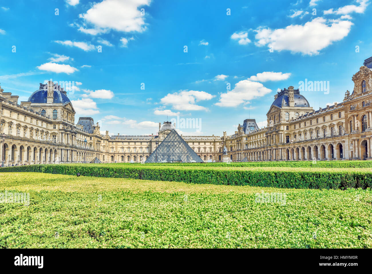 Louvre exterior queue hi-res stock photography and images - Alamy