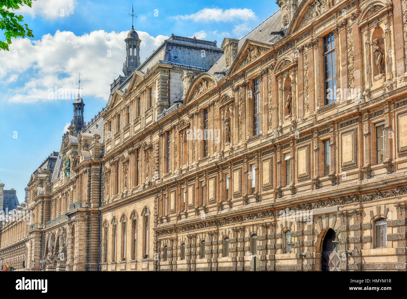 Louvre exterior queue hi-res stock photography and images - Alamy