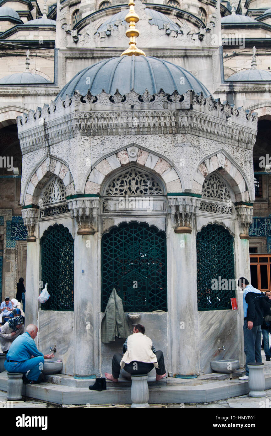 Turkey. Istanbul. Blue Mosque. Men making ablution Stock Photo - Alamy