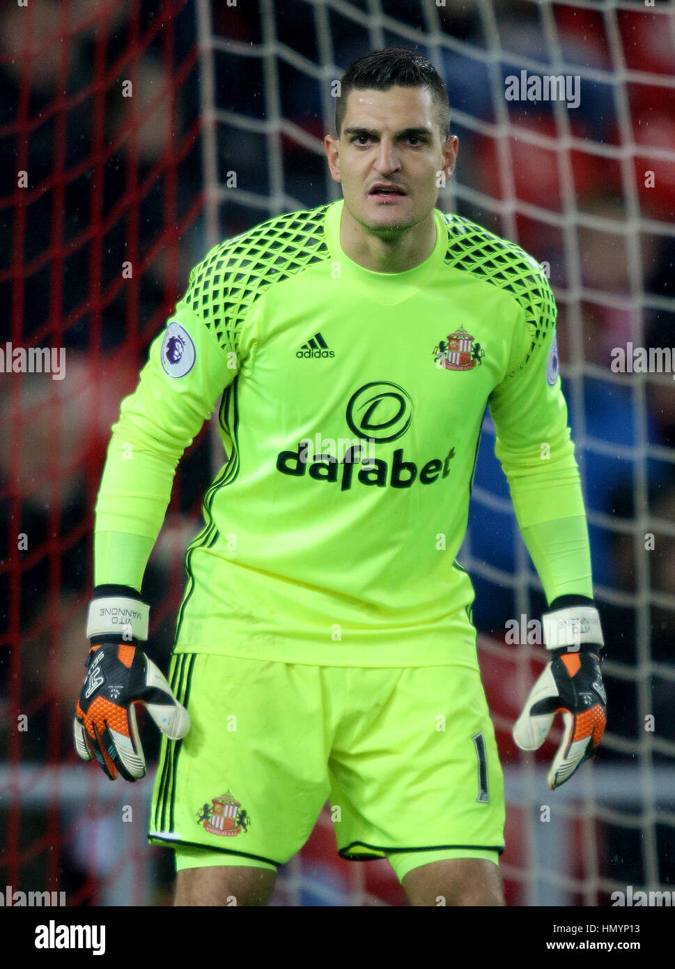 Sunderland goalkeeper Vito Mannone Stock Photo - Alamy