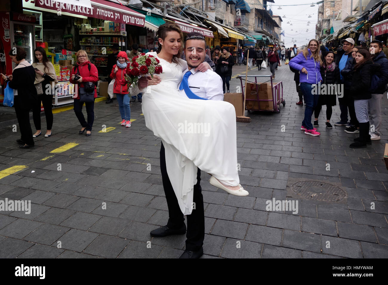 Jewish bride and groom hi-res stock photography and images - Alamy