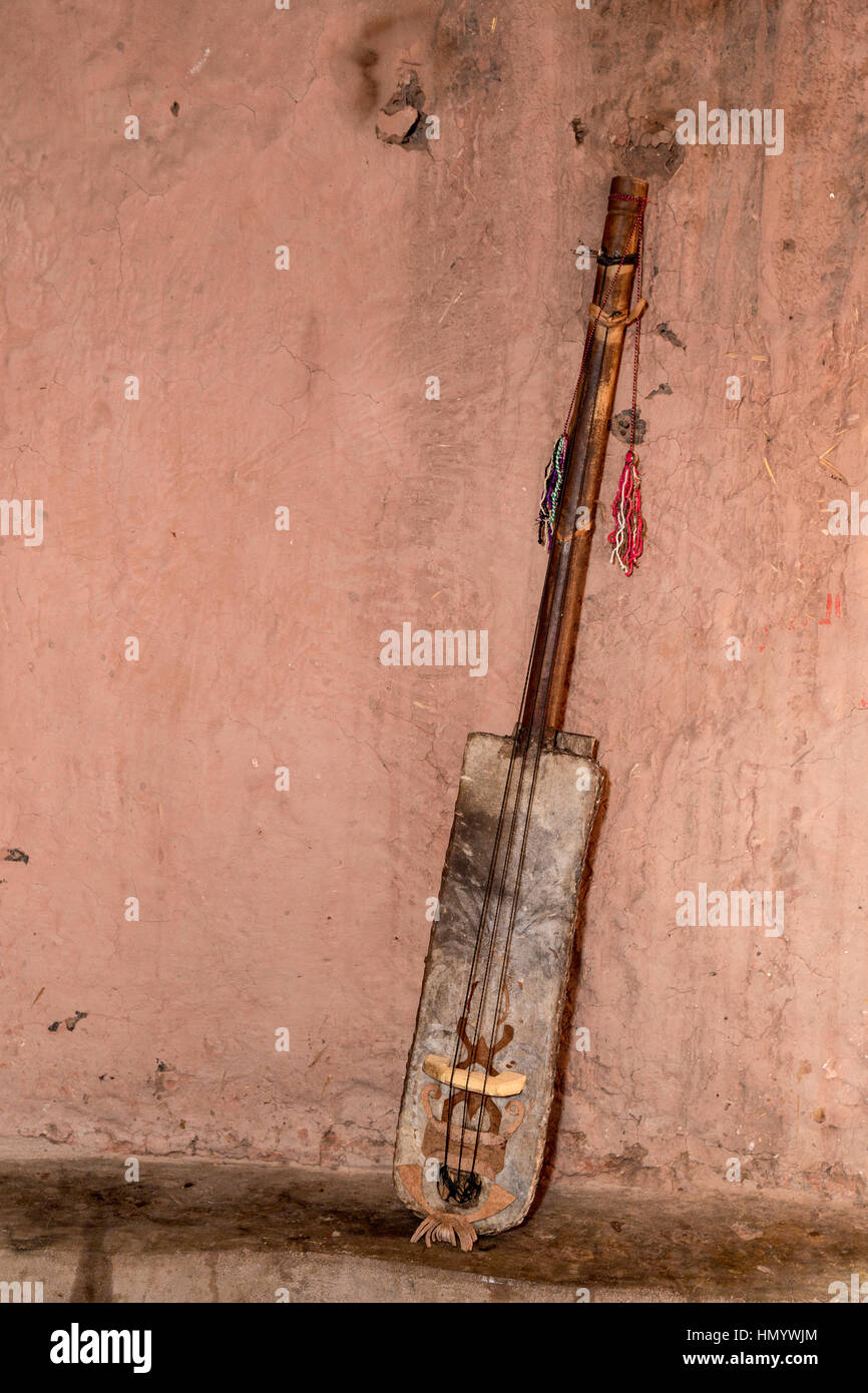 Guimbri instrument hi-res stock photography and images - Alamy