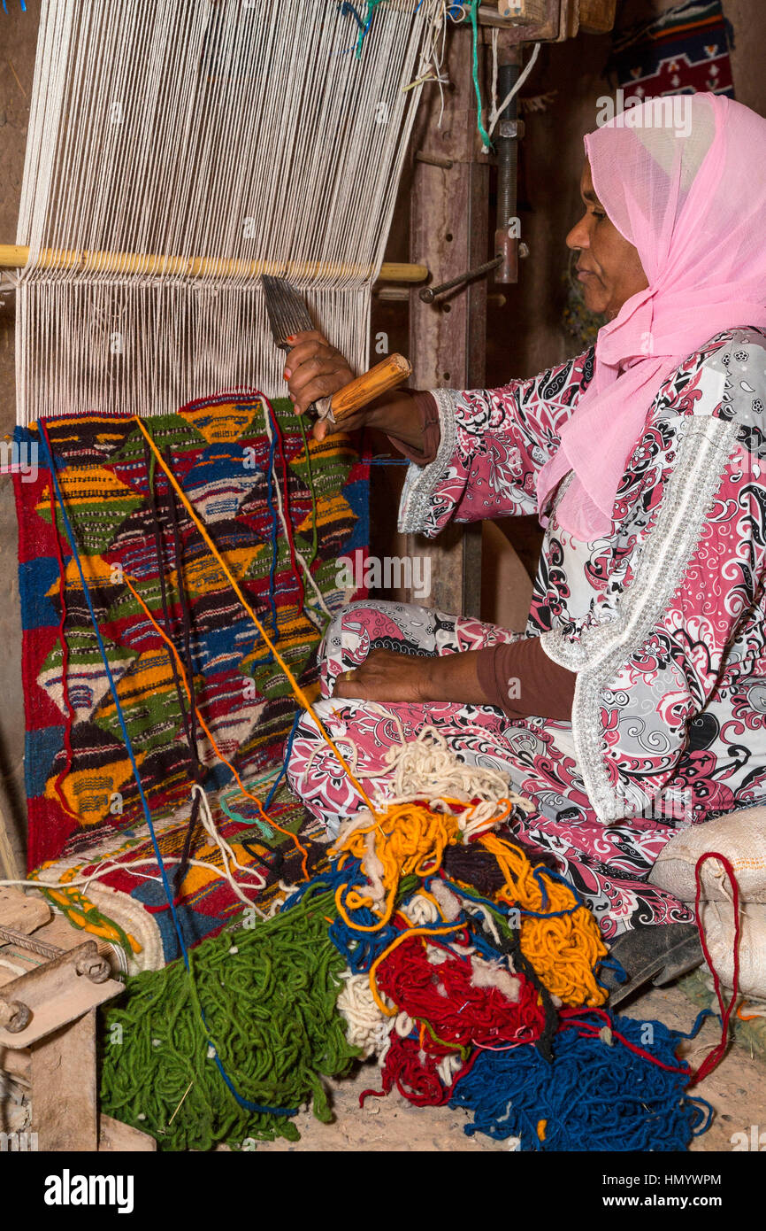 Traditional moroccan loom hi-res stock photography and images - Alamy