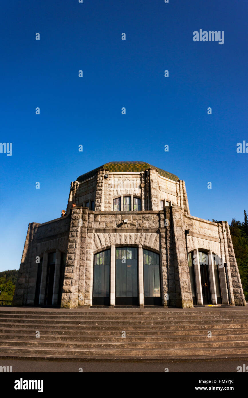 The Vista House overlooking the Columbia River near Portland, Oregon ...
