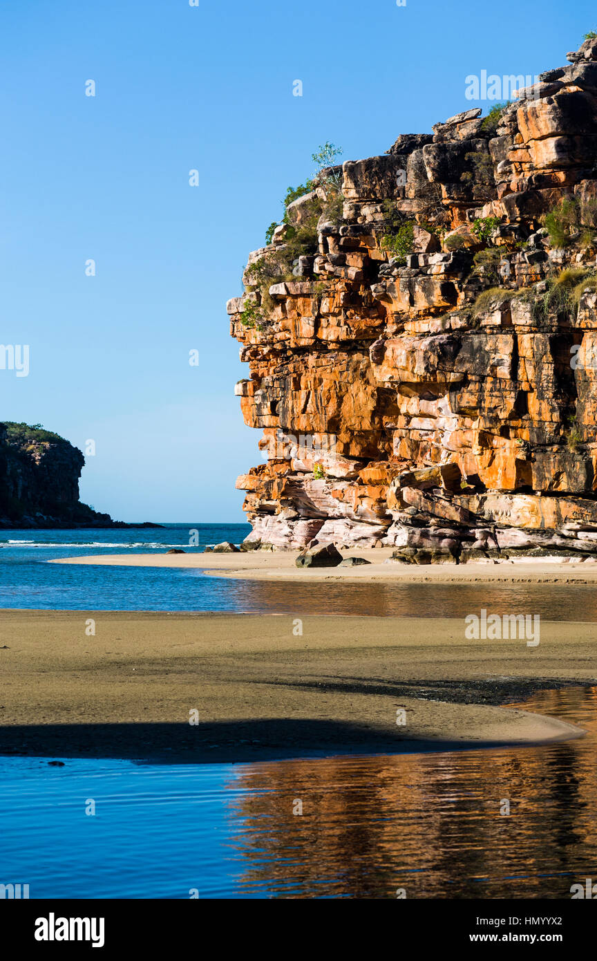 Desert cliffs hi-res stock photography and images - Alamy