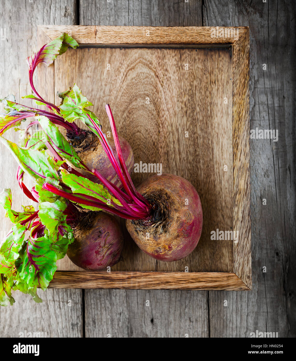 Fresh organic beets on a wood table Stock Photo - Alamy