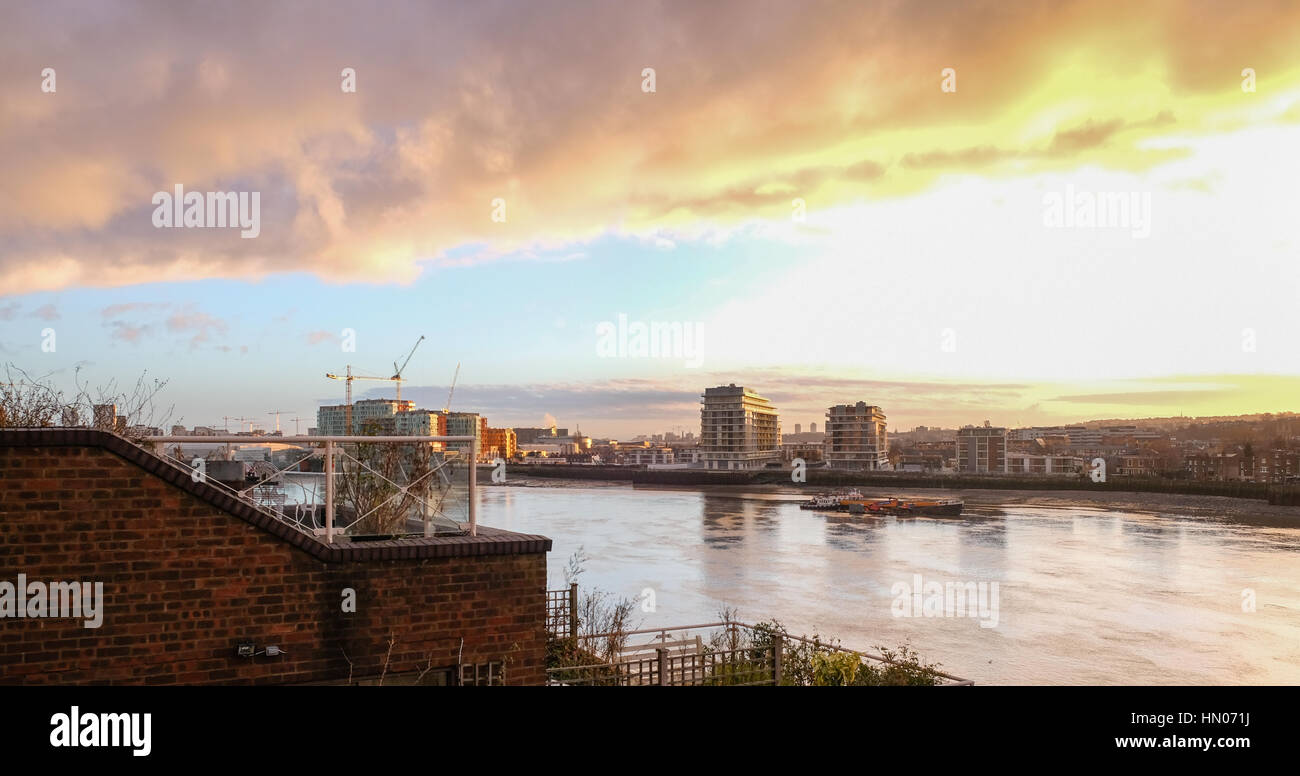 Greenwich view of river Thames, early morning winter shot of south side ...