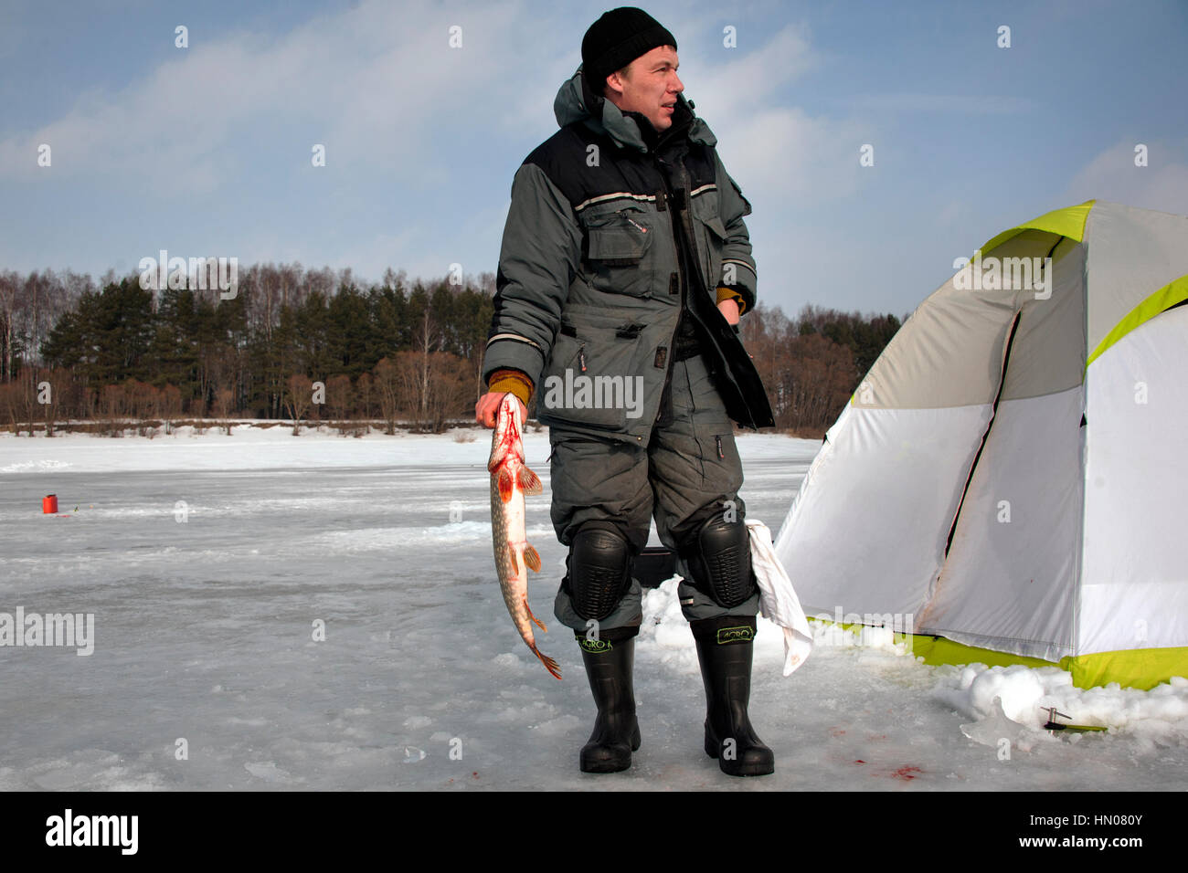 Frozen fish russia hi-res stock photography and images - Alamy