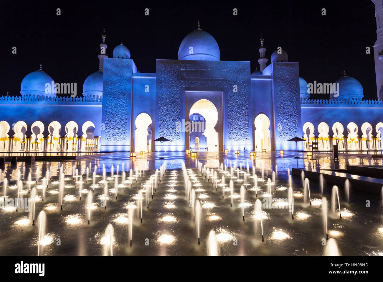 Sheikh Zayed Grand Mosque illuminated at night. Abu Dhabi, United Arab ...