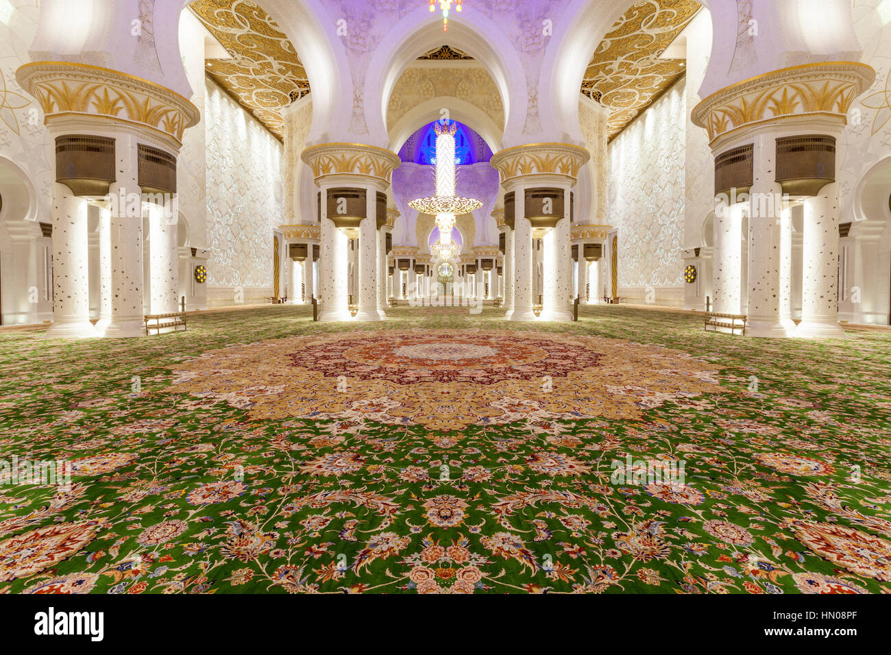 Sheikh zayed mosque carpet hi-res stock photography and images - Alamy