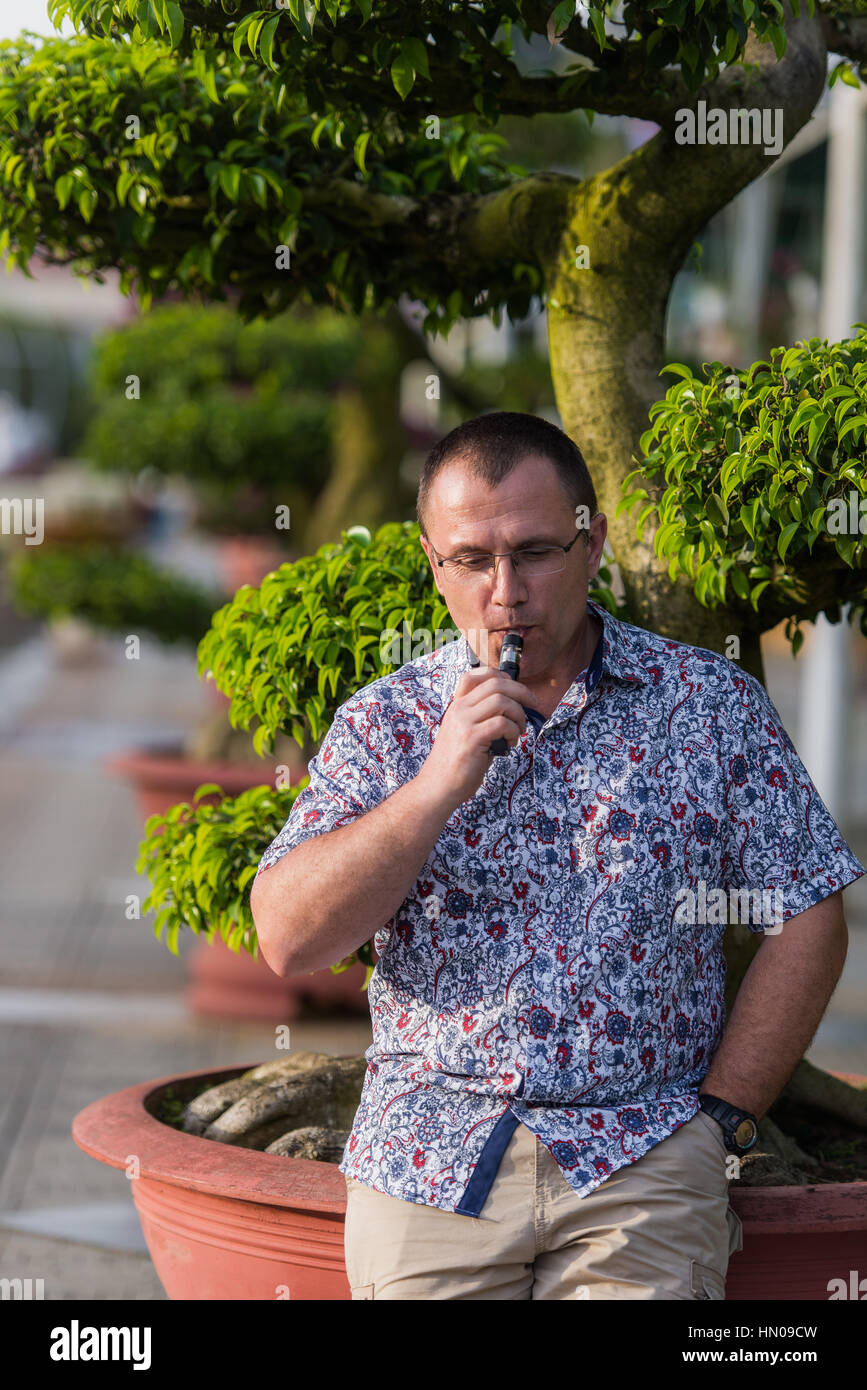 Senior vaping hi-res stock photography and images - Alamy