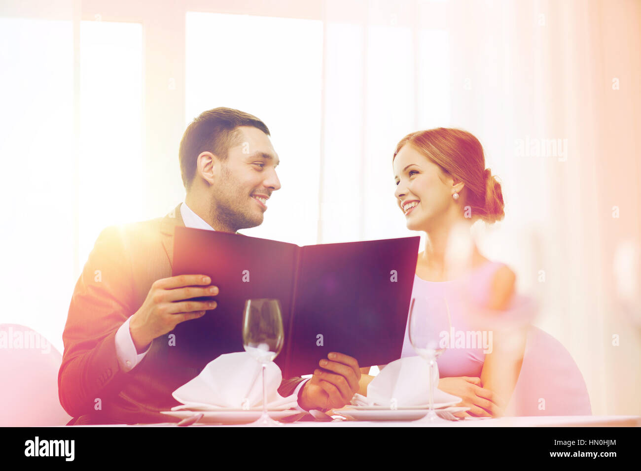 Elegant couple restaurant hi-res stock photography and images - Alamy