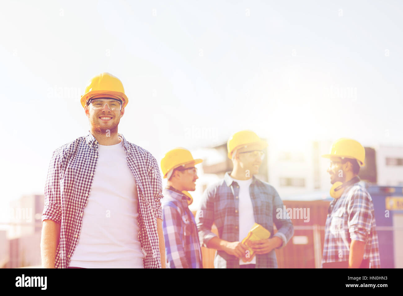 Group smiling builders in hardhats hi-res stock photography and images - Alamy