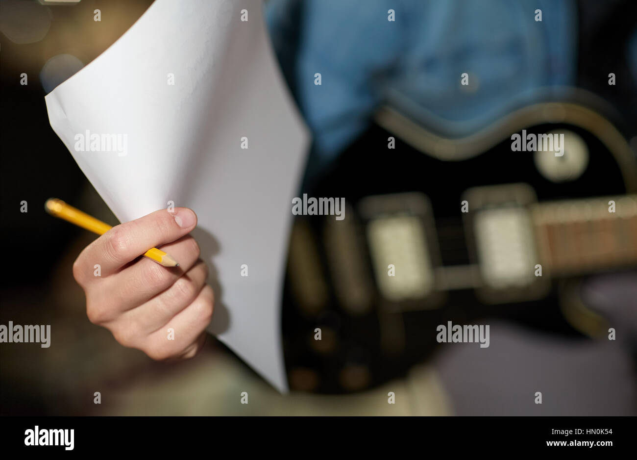 Guitar and music paper hi-res stock photography and images - Alamy