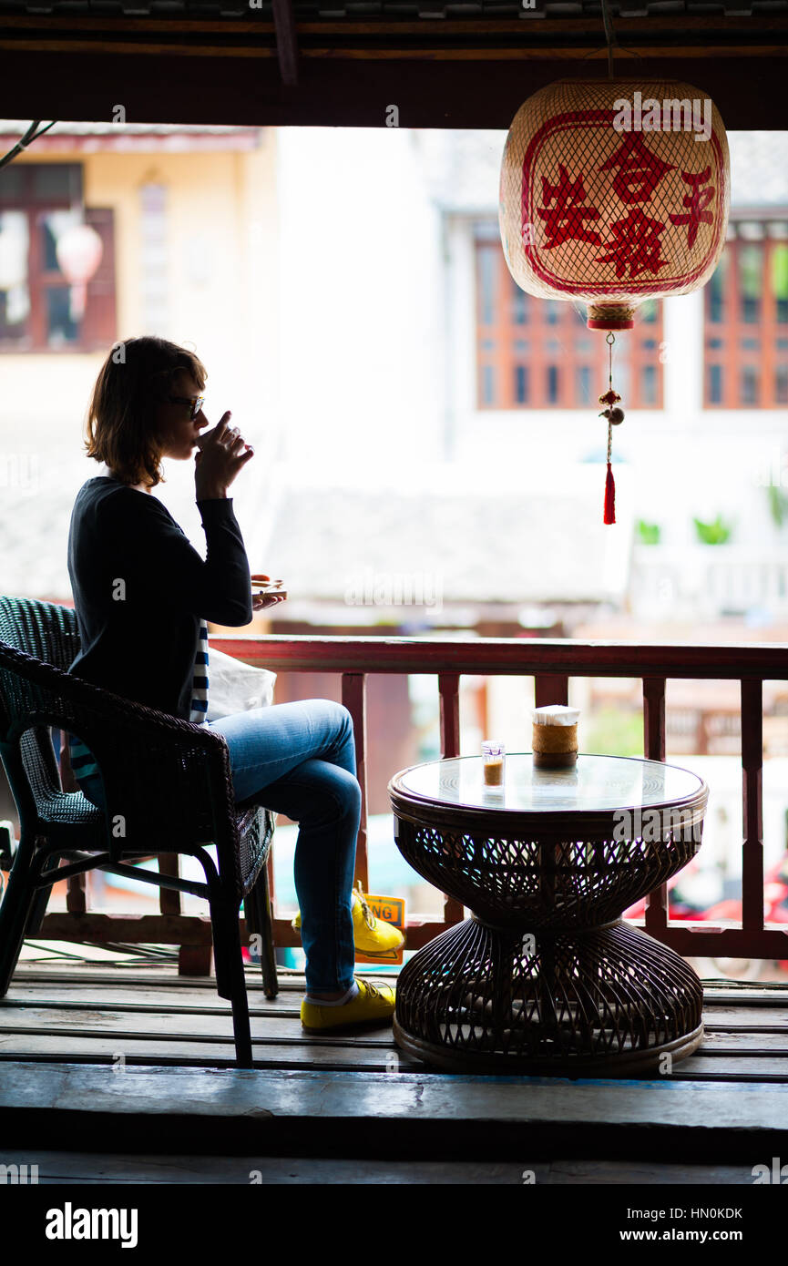 Lonely girl bar hi-res stock photography and images - Alamy