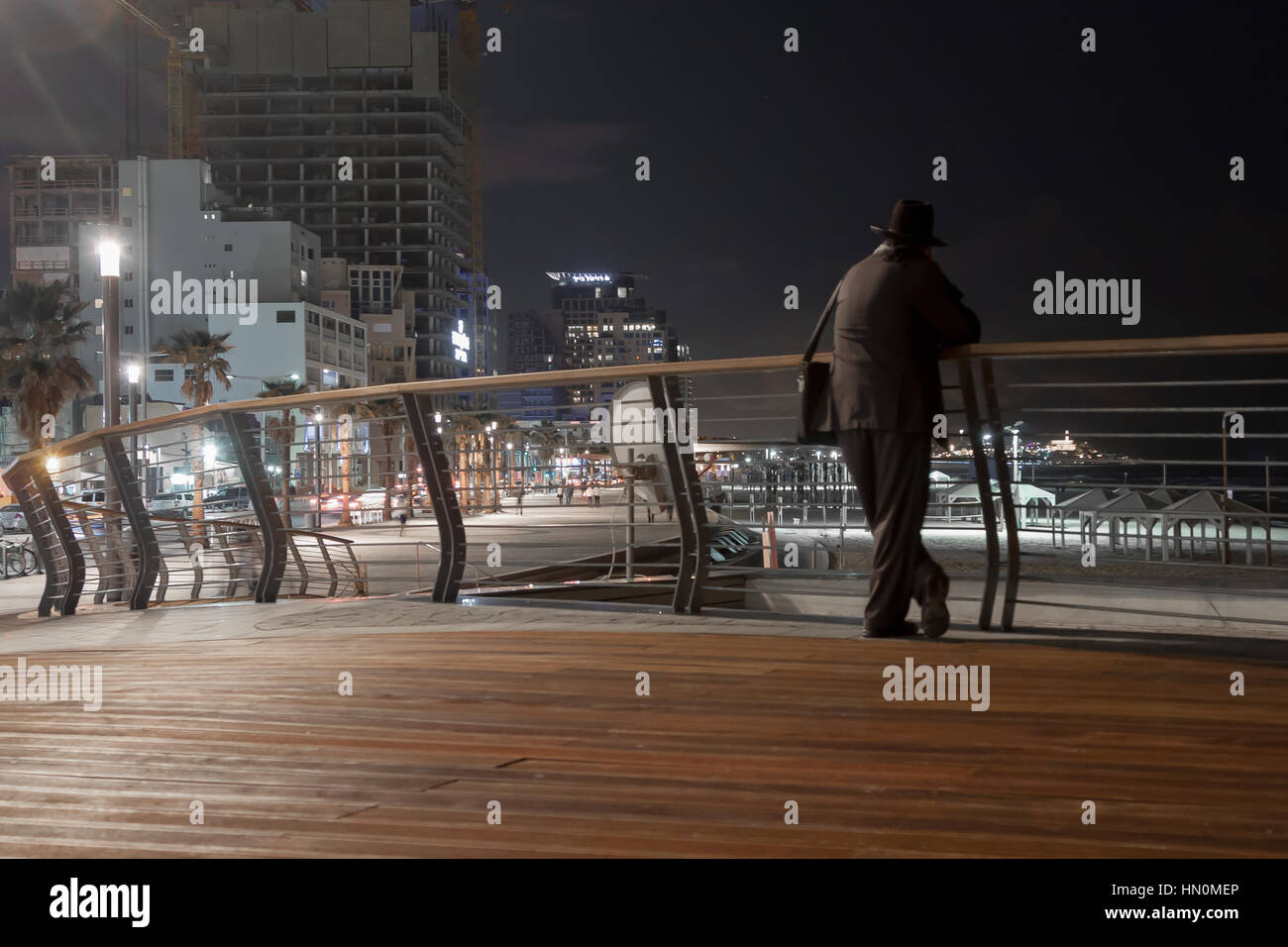 Man overlooking city hi-res stock photography and images - Alamy