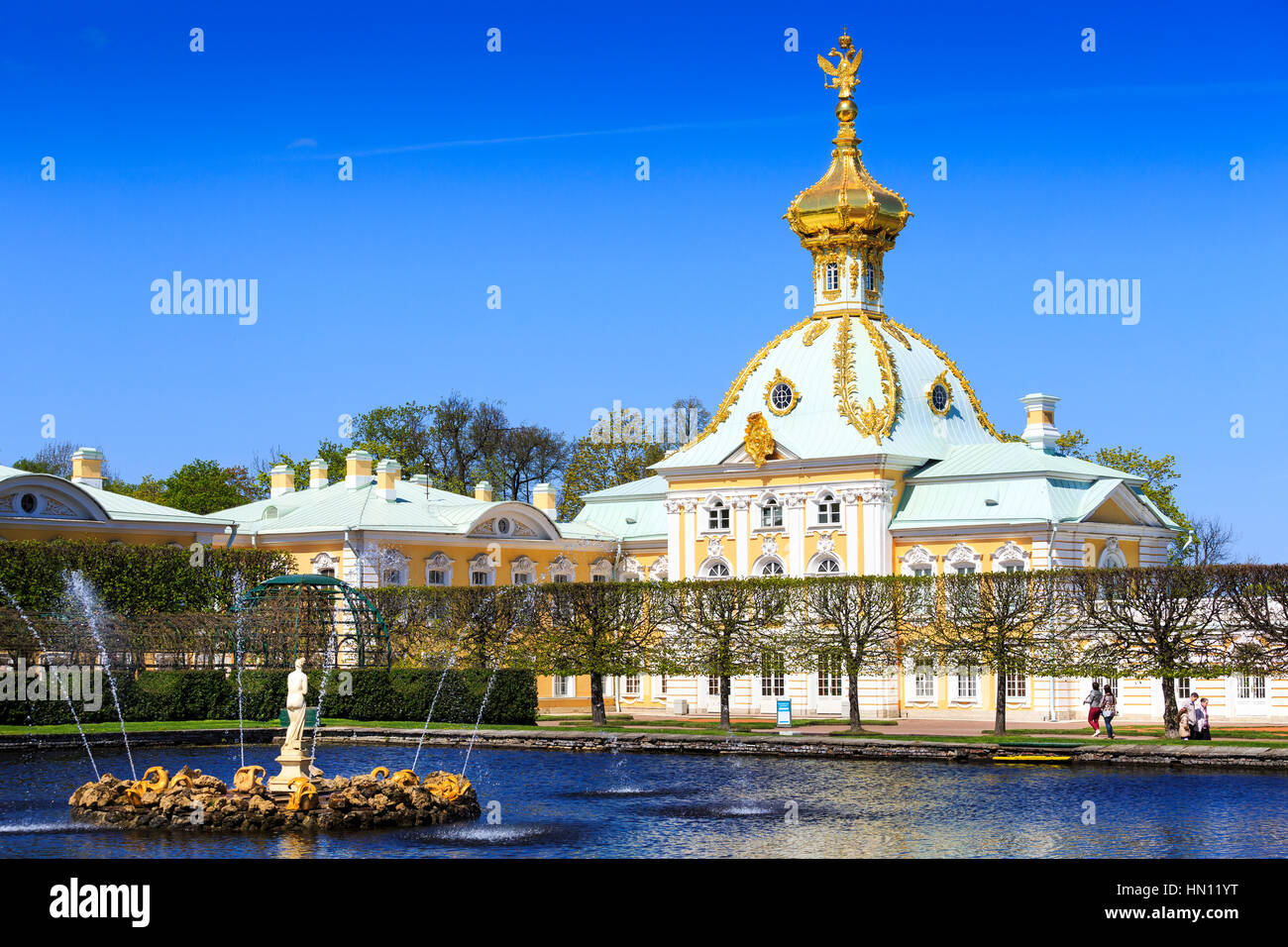 Peterhof palace russia hi-res stock photography and images - Alamy