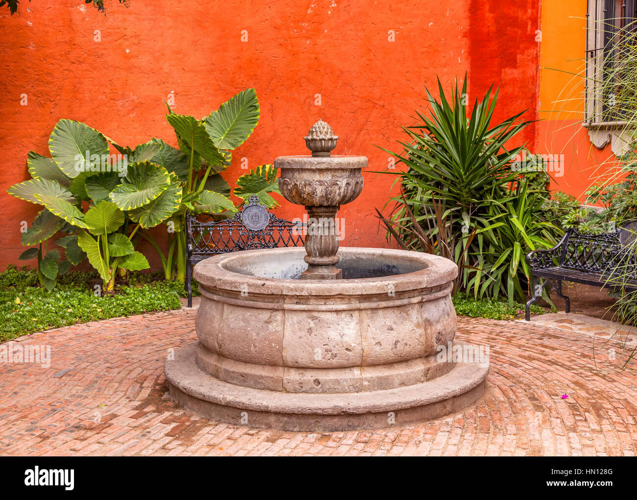 Fountain plaza guanajuato mexico hi-res stock photography and images ...