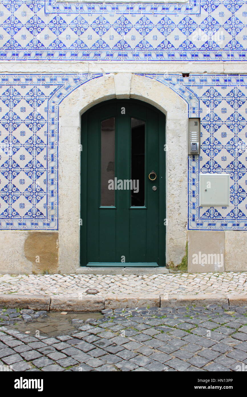 Azulejos lisbon hi-res stock photography and images - Alamy
