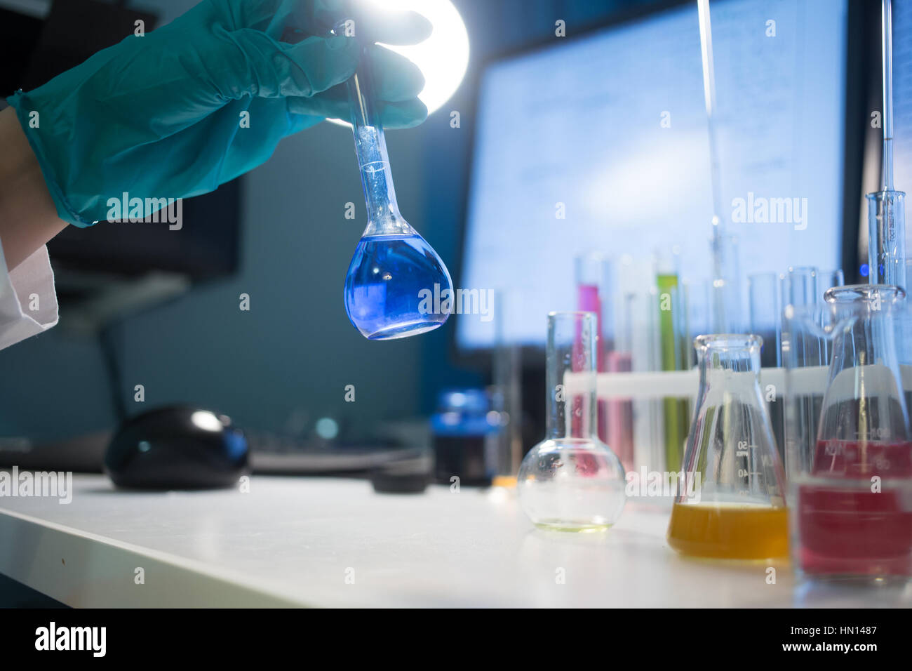 Laboratory tripod hi-res stock photography and images - Alamy