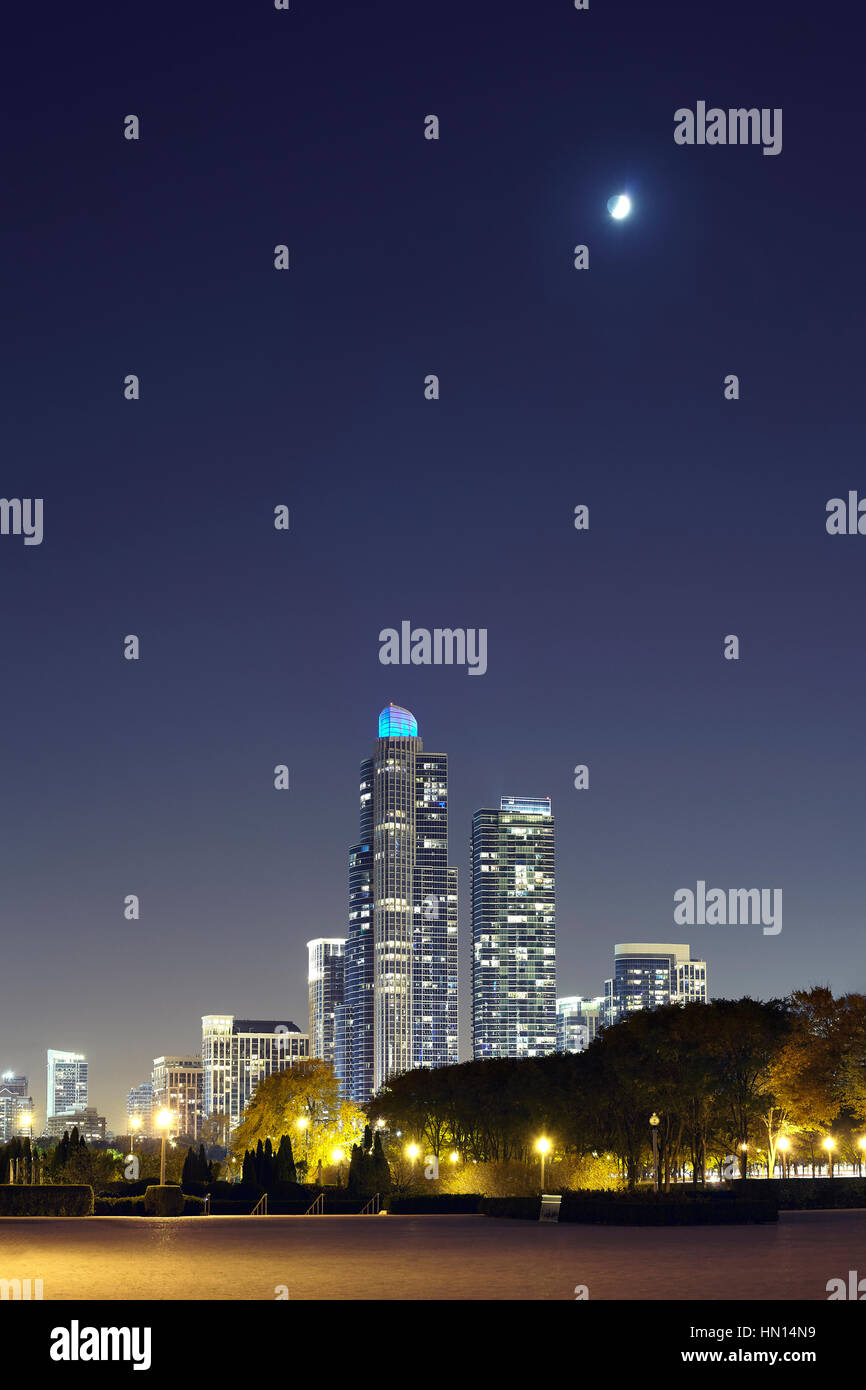 Downtown chicago night hi-res stock photography and images - Alamy