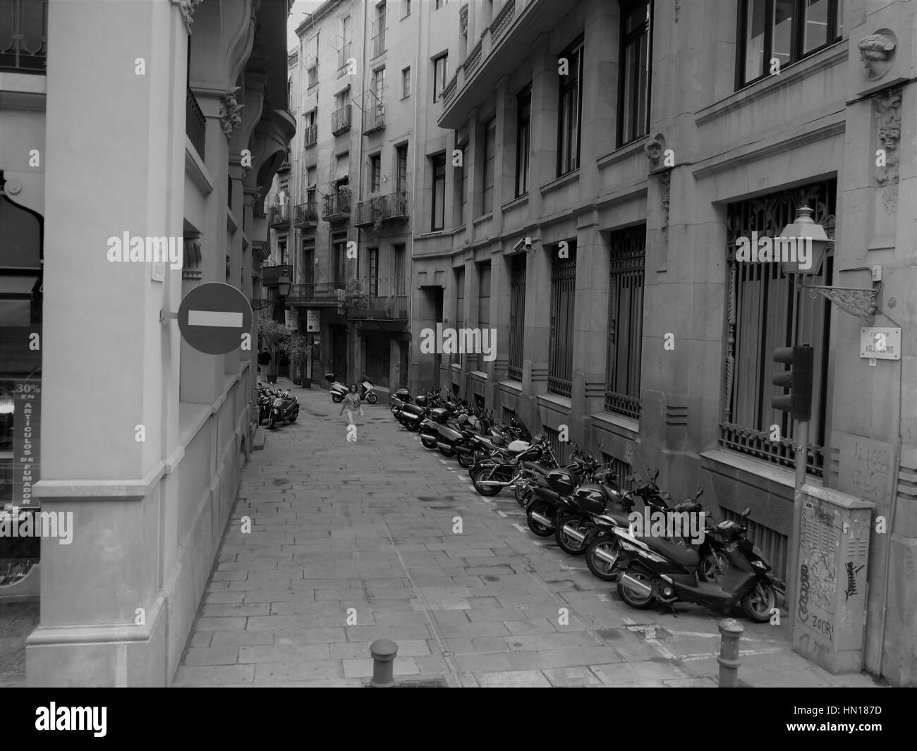Alleyway sidestreet hi-res stock photography and images - Alamy