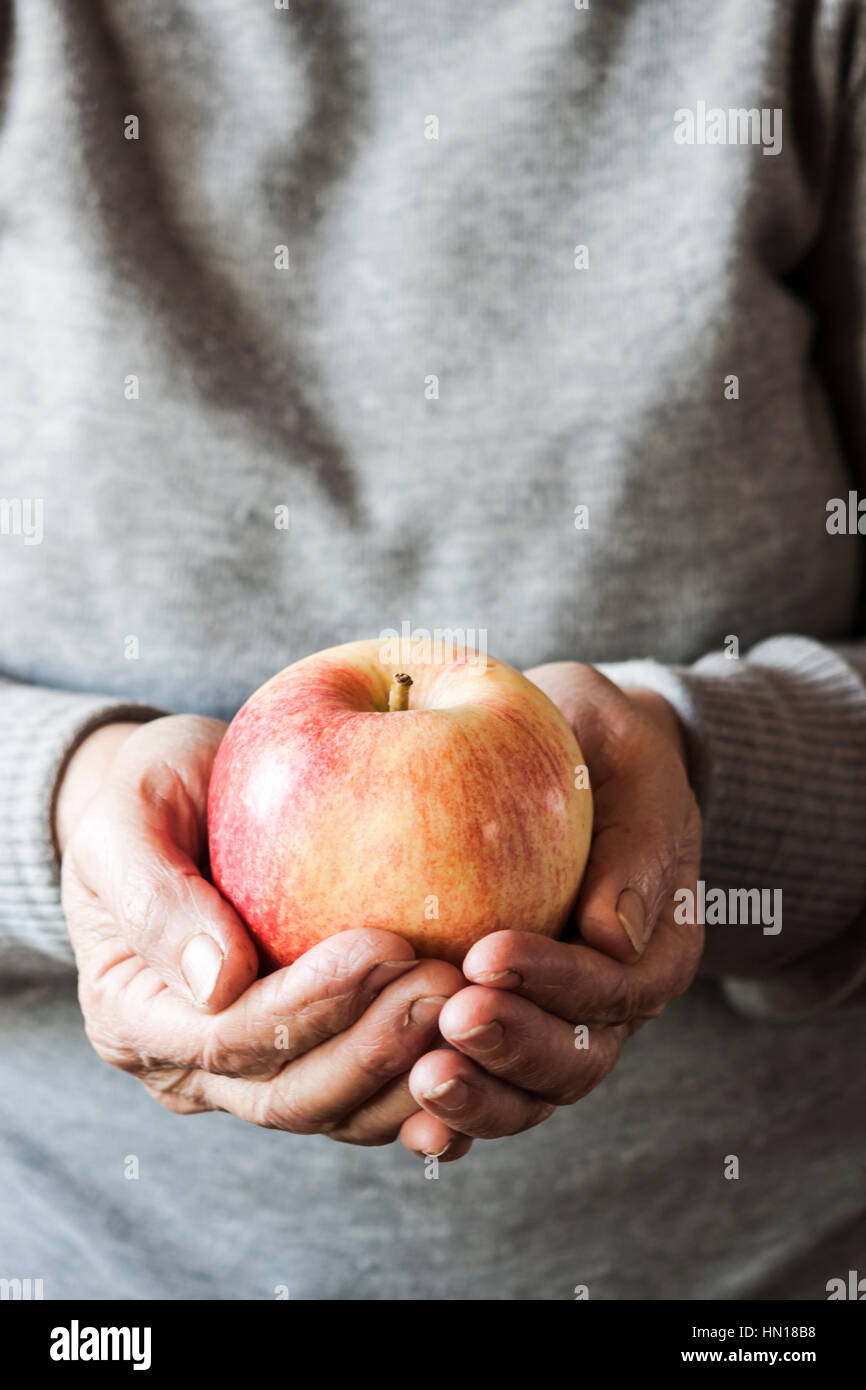 Hands holding a beautiful apple Stock Photo - Alamy