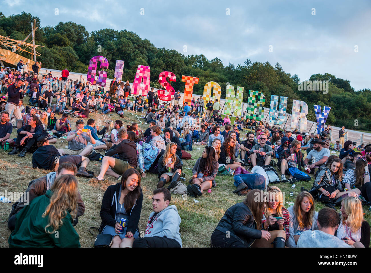 Glastonbury festival crowd hi-res stock photography and images - Alamy