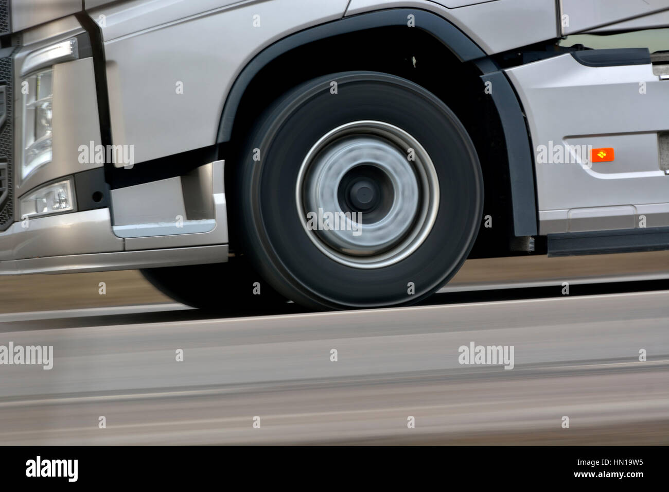 Truck trailer wheels axle hi-res stock photography and images - Alamy
