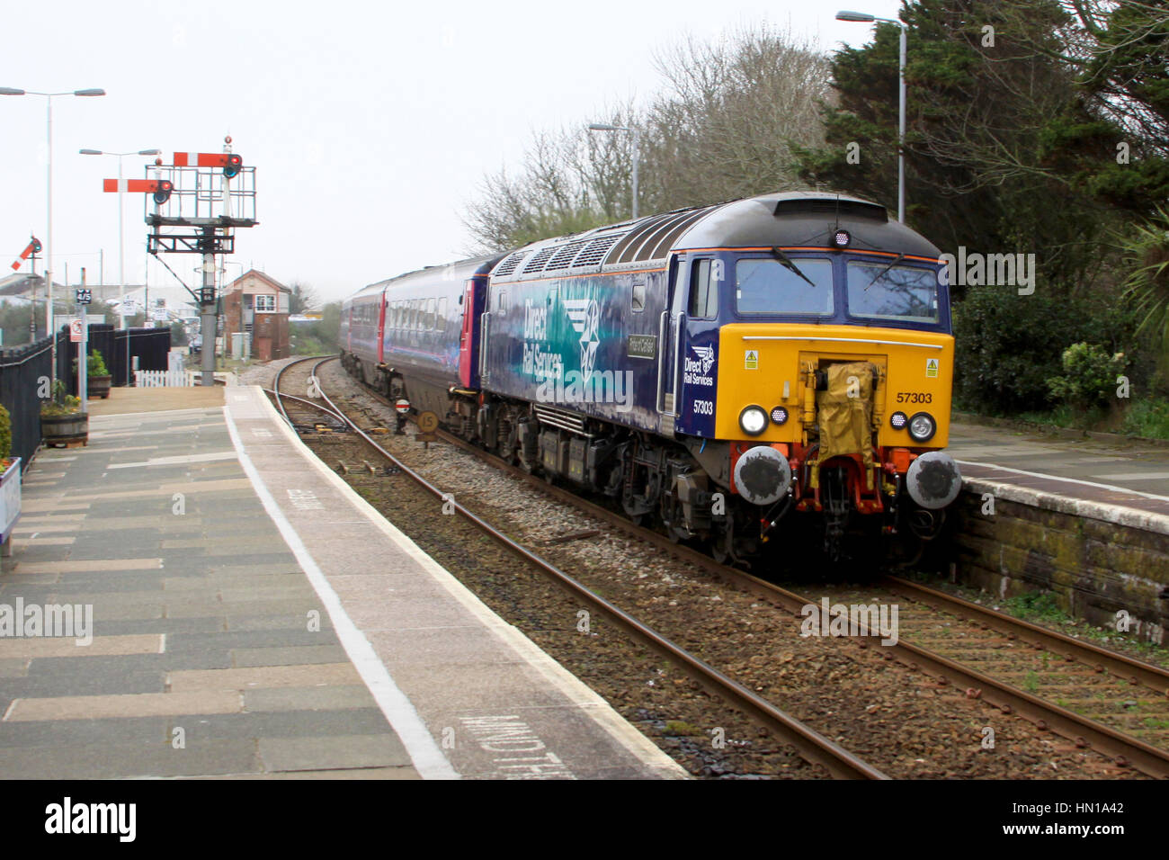 Direct Rail Services Class 57 57303 on The Night Riviera Sleeper train ...