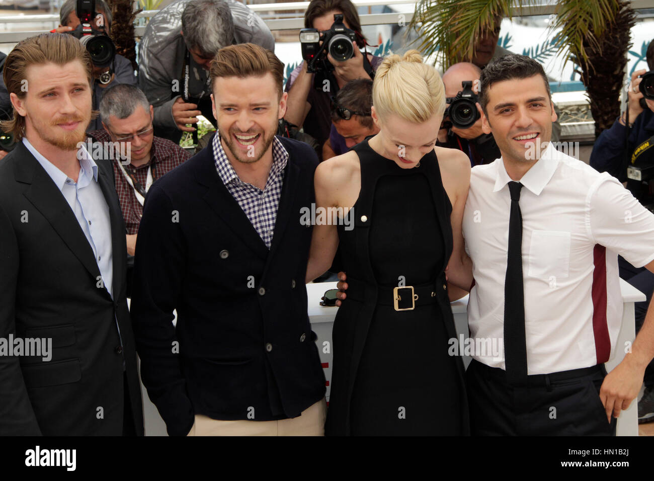 Garrett Hedlund, Justin Timberlake, Carey Mullian, and Oscar Isaac pose ...