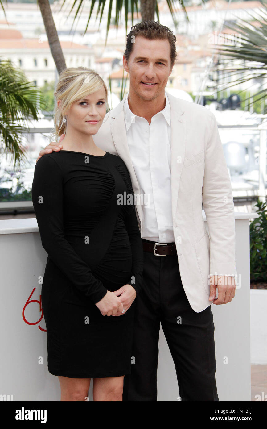 Reese Witherspoon and Matthew McConaughey pose at the photo call for ...